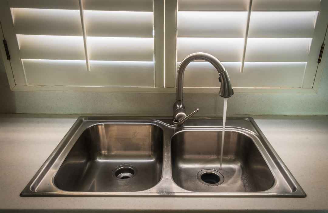 How to Deep Clean a Kitchen Sink Like a Pro – Speed Cleaning